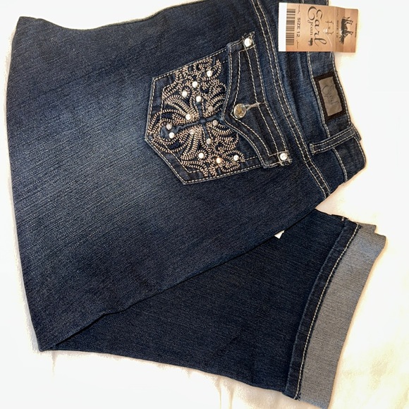 Earl Jeans | Jeans | Nwt Earl Embellished Capris Size 2 | Poshmark